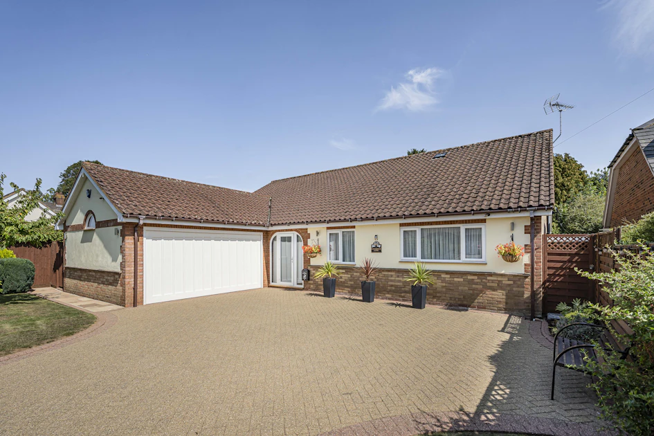 Dovehouse Lane, Kensworth, Dunstable, LU6 2PQ | Ashtons